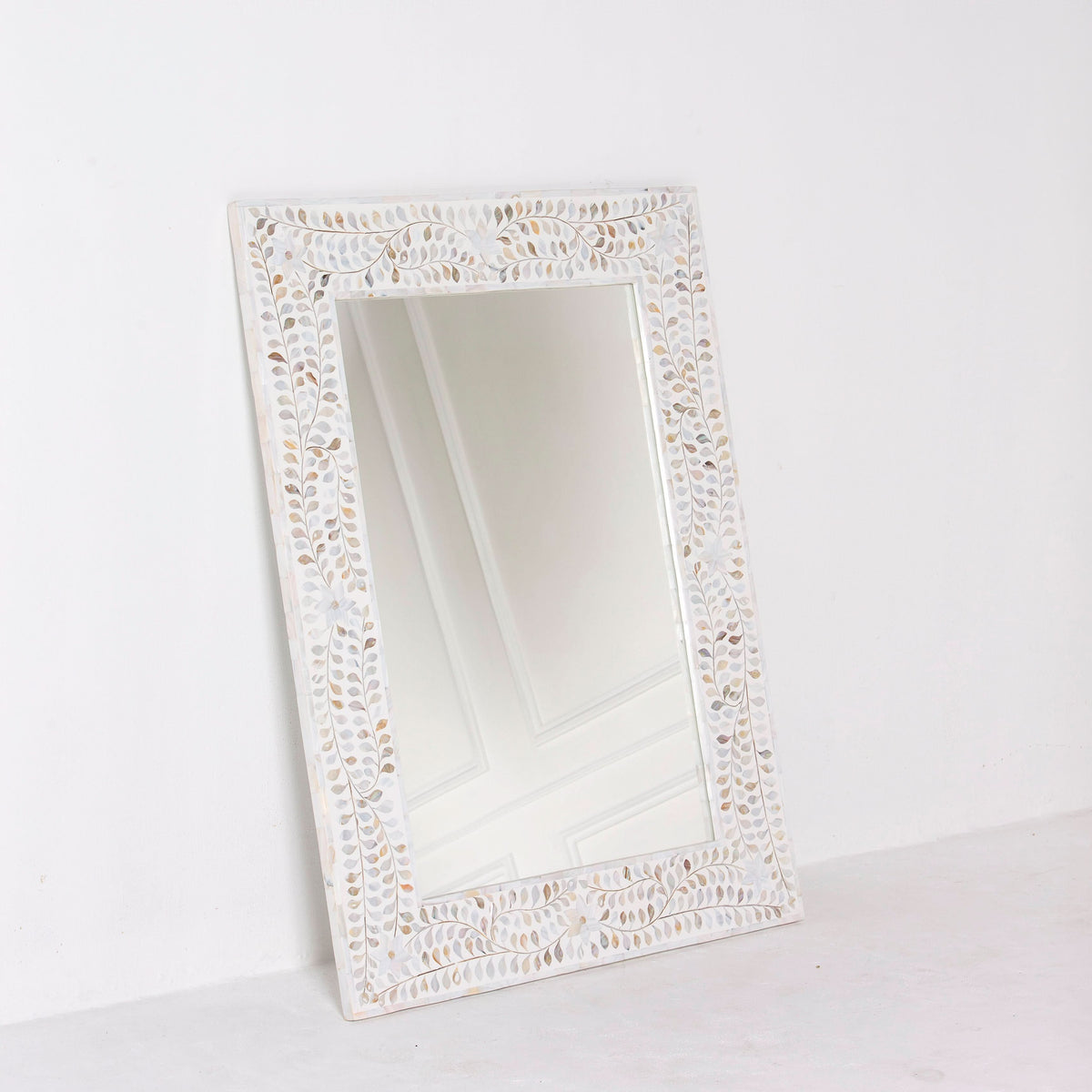 OCEAN-WHITE MOTHER OF PEARL MIRROR FRAME